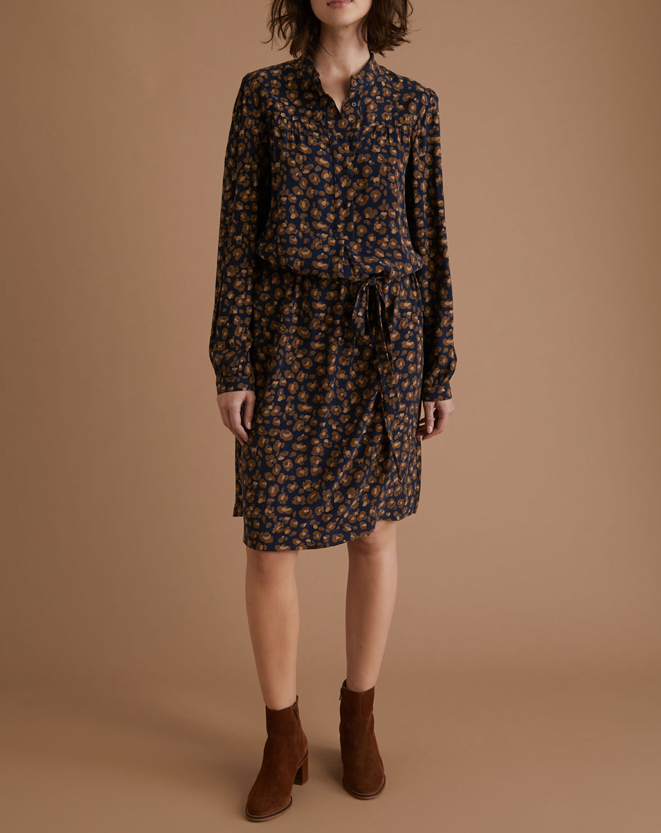 Robe-chemise imprimée Cat Flower bleu foncé/marron - Vente privée ...